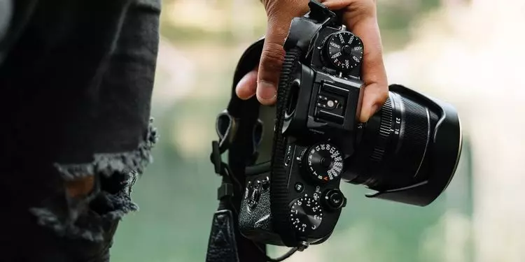 Mirrorless vs. DSLR vs. Camcorder: Kodi Chojambulira Kanema Chabwino Kwambiri Ndi Chiyani? 10270_3