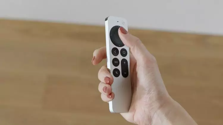 Муқоисаи кӯҳна ва нави Apple TV Siri Remote 11110_3