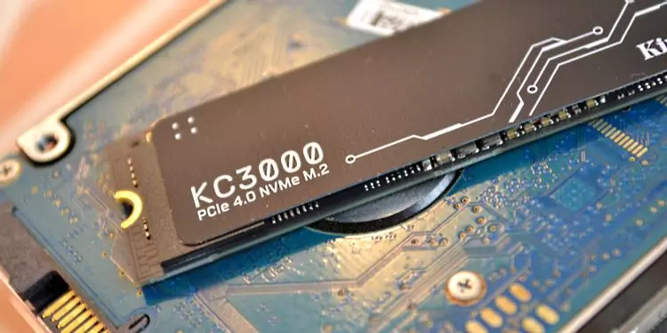 Reviżjoni tal-SSD Kingston KC3000 NVMe: Ħażna SSD veloċi tisreġ se tkisser il-ħinijiet tat-tagħbija tiegħek 1135_8