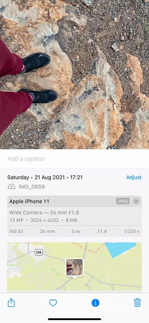 Si të rregulloni datën, orën dhe vendndodhjen e fotografive tuaja në iOS 15 11749_2