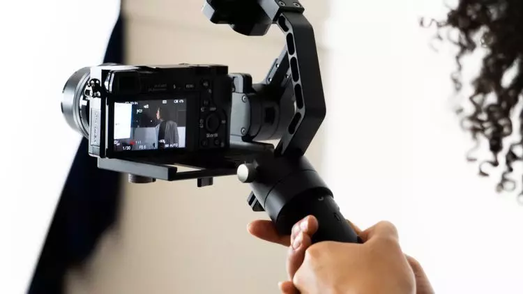 Как да изберем камера за видеоблог: 10 функции, които да търсите 1649_2