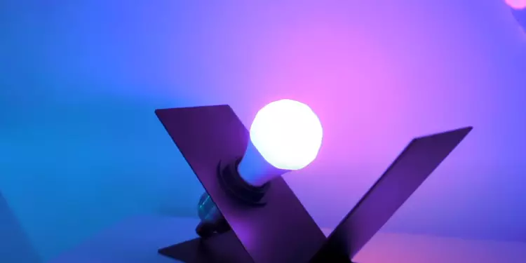 Nanoleaf اوس له ستونزو څخه پاک سمارټ بلبونه او لیډ سټریپونه پلوري 16958_2