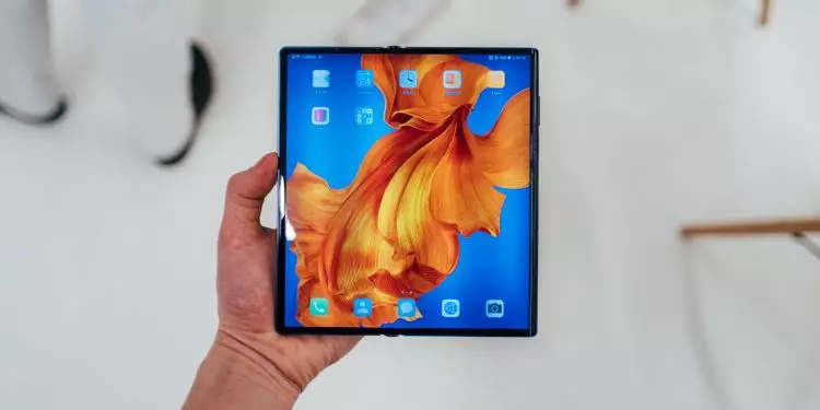 Ngano nga dili pa ang Foldable Phones Mainstream? Ania ang 8 ka Butang nga Kulang Nila 17350_2