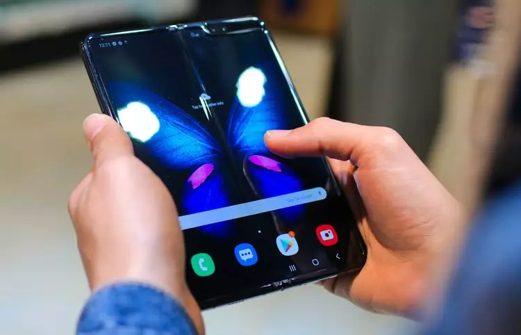 Ngano nga dili pa ang Foldable Phones Mainstream? Ania ang 8 ka Butang nga Kulang Nila 17350_5