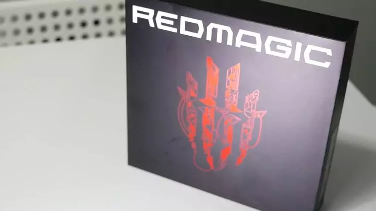 Nubia Red Magic 6 Pro Gaming Phone Review: Артыкчылыгы реалдуу 17366_2