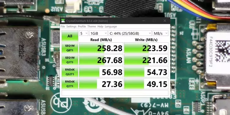 ECS Liva Q3 Plus Mini PC áttekintés: Kiváló teljesítmény, amely elfér a zsebében 1920_17