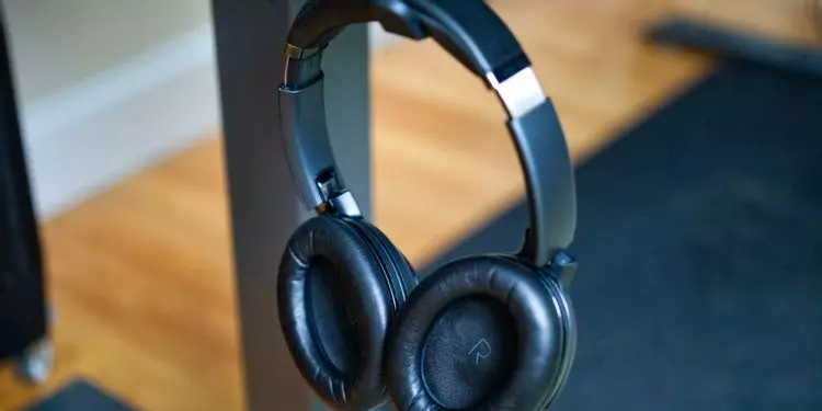 The JBL Tour One Review: Headphones commuter mahavariana, nefa mendrika $300 ve izy ireo? 1957_26