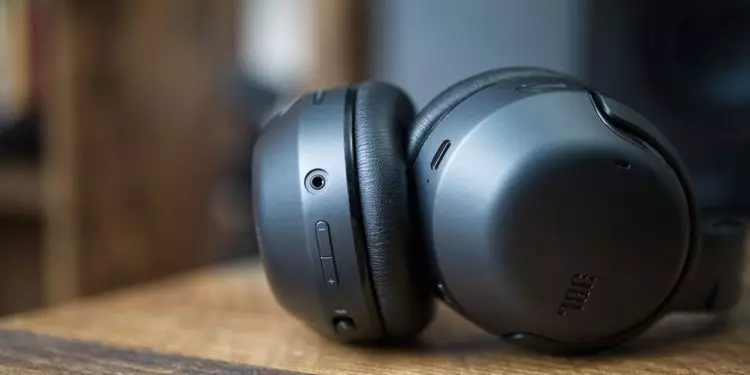 The JBL Tour One Review: Headphones commuter mahavariana, nefa mendrika $300 ve izy ireo? 1957_27