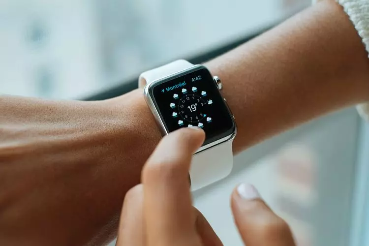 سامسۇڭ Galaxy Watch 4 بىلەن Apple Watch 7: 6 ھالقىلىق پەرقى 19892_3