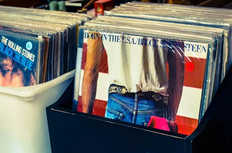 Τα CD Vinyl ξεπέρασαν τις πωλήσεις το 2020: Τι σημαίνει αυτό για το μέλλον της μουσικής 20984_6