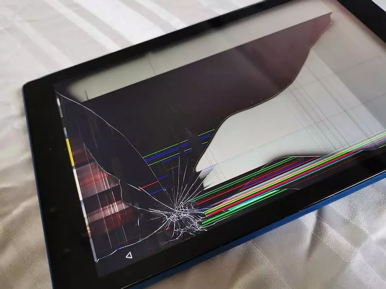 Cracked ຈໍສະແດງຜົນ Amazon Fire Tablet ຂອງທ່ານ? ນີ້ແມ່ນວິທີທົດແທນມັນ 23250_2