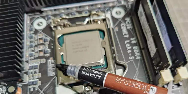 Kako ponovno zalijepiti svoj CPU svježom termalnom pastom 2477_9