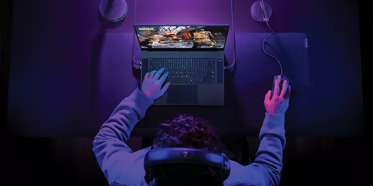 Razer sker sig í gegnum samkeppnina með CES 2021 fartölvulínunni 26378_3