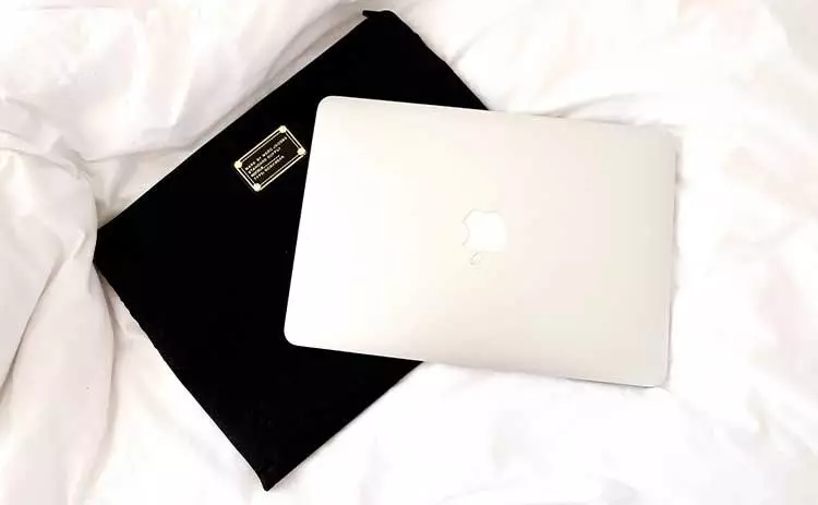 MacBook med et sleeve