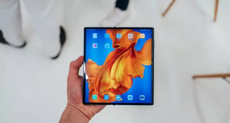 Naghimo ba ang Apple og Foldable nga Telepono? Ang Atong Nahibaw-an Bahin Niini 29022_3