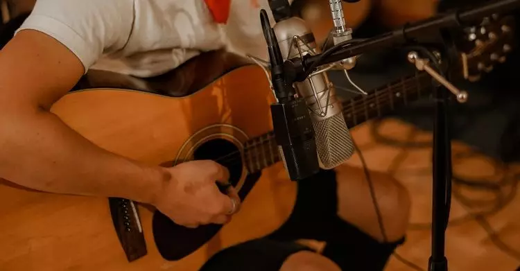 Com gravar la vostra guitarra acústica i electroacústica: 3 grans mètodes 29099_4