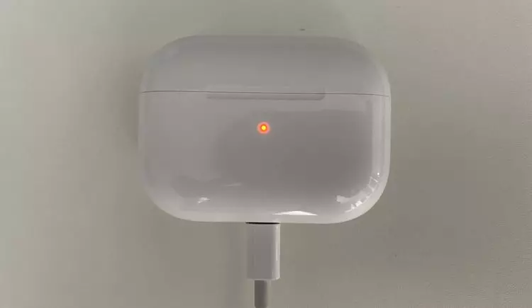 Kako napuniti AirPods Pro ili AirPods 29931_4