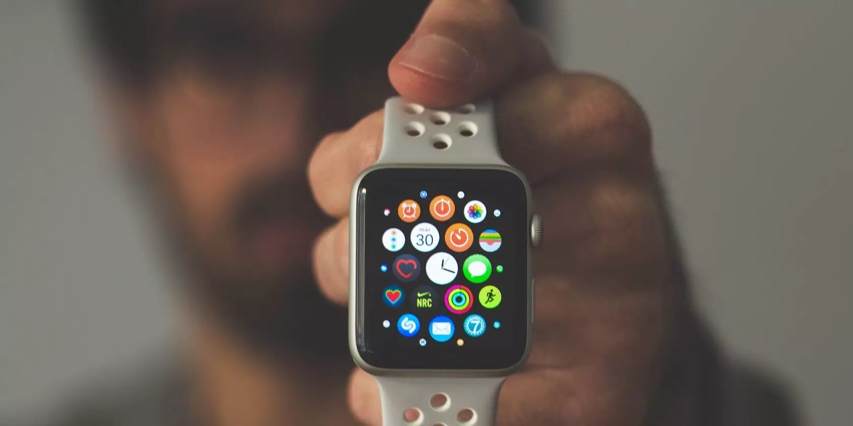 Kif timmaniġġja u tirranġa mill-ġdid l-Apps tal-Apple Watch tiegħek