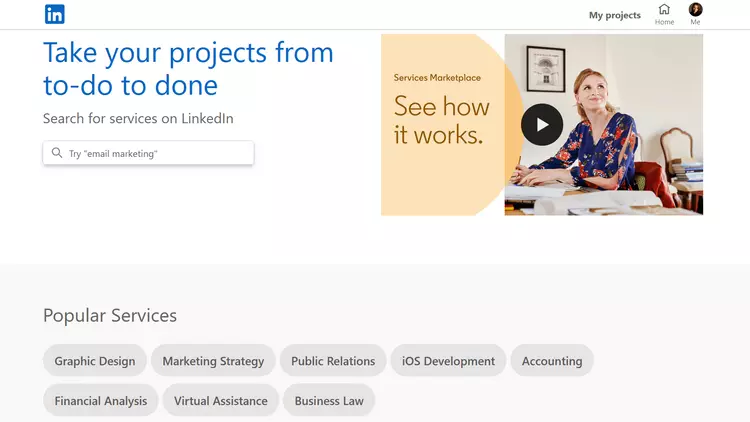 Hoe kinne jo LinkedIn's Service Marketplace brûke om professionals yn te hieren foar projekten