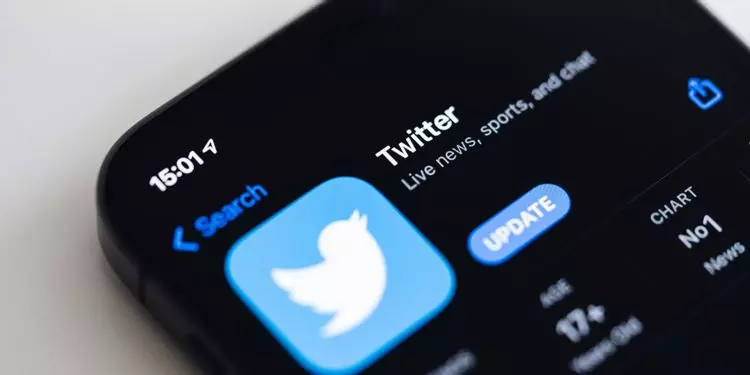 Twitter diskutéiert ob d'Welt Leadere no senge Reegelen spille sollen 46690_2