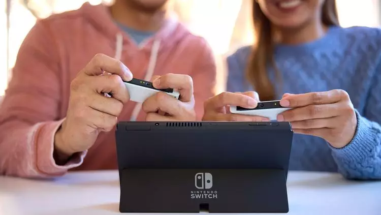 Nintendo Switch vs Switch (OLED Model): Necə Müqayisə edirlər? 6196_6