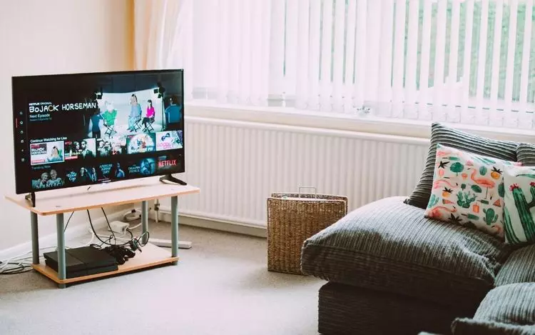 Smart TV vs. Regular TV: Apa Perbedaannya? 6312_5