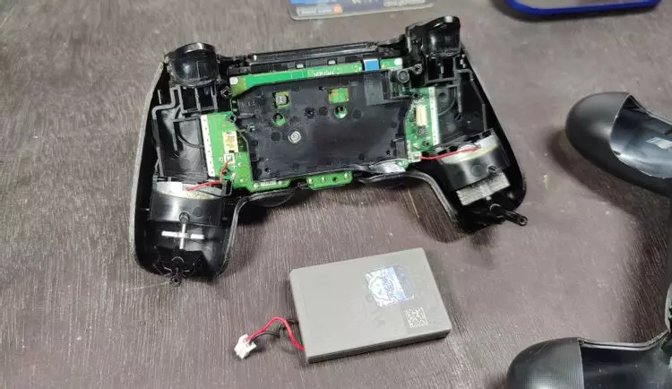 Ntuziaka ngbanwe batrị PS4: Chekwaa DualShock 4 gị n'ime ala 6994_12