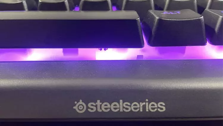 Nlebanya ahụigodo SteelSeries Apex 3 TKL: TKL na-eguzogide mmiri mbụ nke ụwa. 7182_8