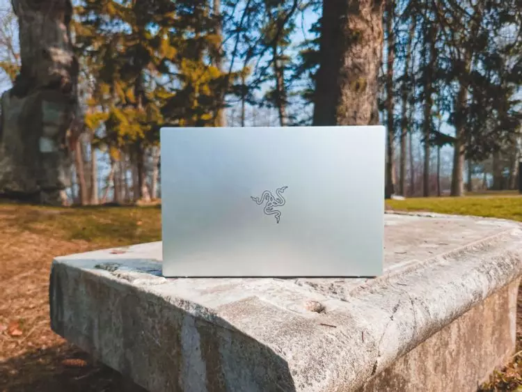 Razer Book 13 im Test: Gaming-Laptop im Anzug 7213_10