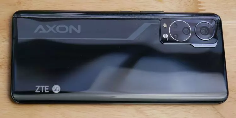 Rishikimi i ZTE Axon 30 5G: Ekran i mrekullueshëm, Kamera Selfie nën-par 8333_25