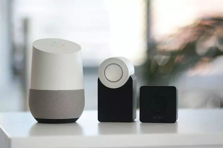 Amazon Alexa kontraŭ Google Home kontraŭ Apple HomeKit: Kio estas la Plej Bona Hejma Sistemo? 910_7